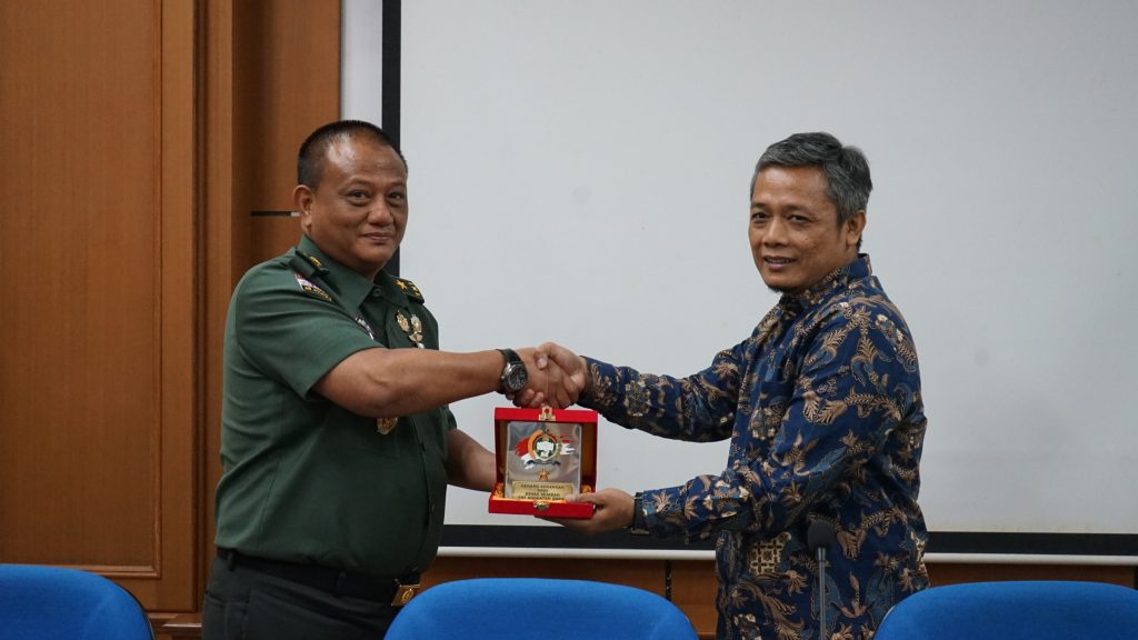 Departemen Sejarah mendapat Kunjungan dari Dinas Sejarah Angkatan Darat ...